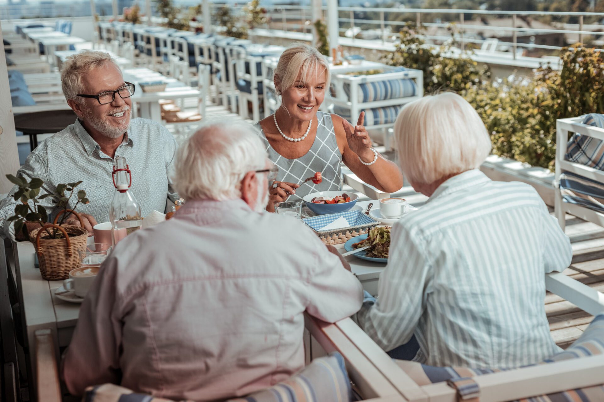 Healthy Aging: Benefits of Social Engagement for Older Adults ...
